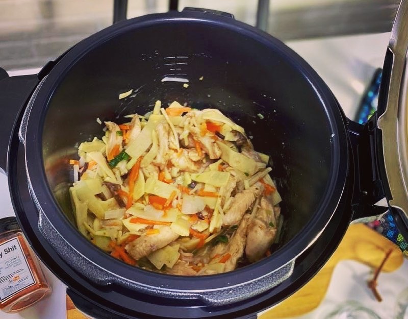 PUI ÎN STIL ASIATIC LA MULTICOOKER (rețetă video) – Zice Mami